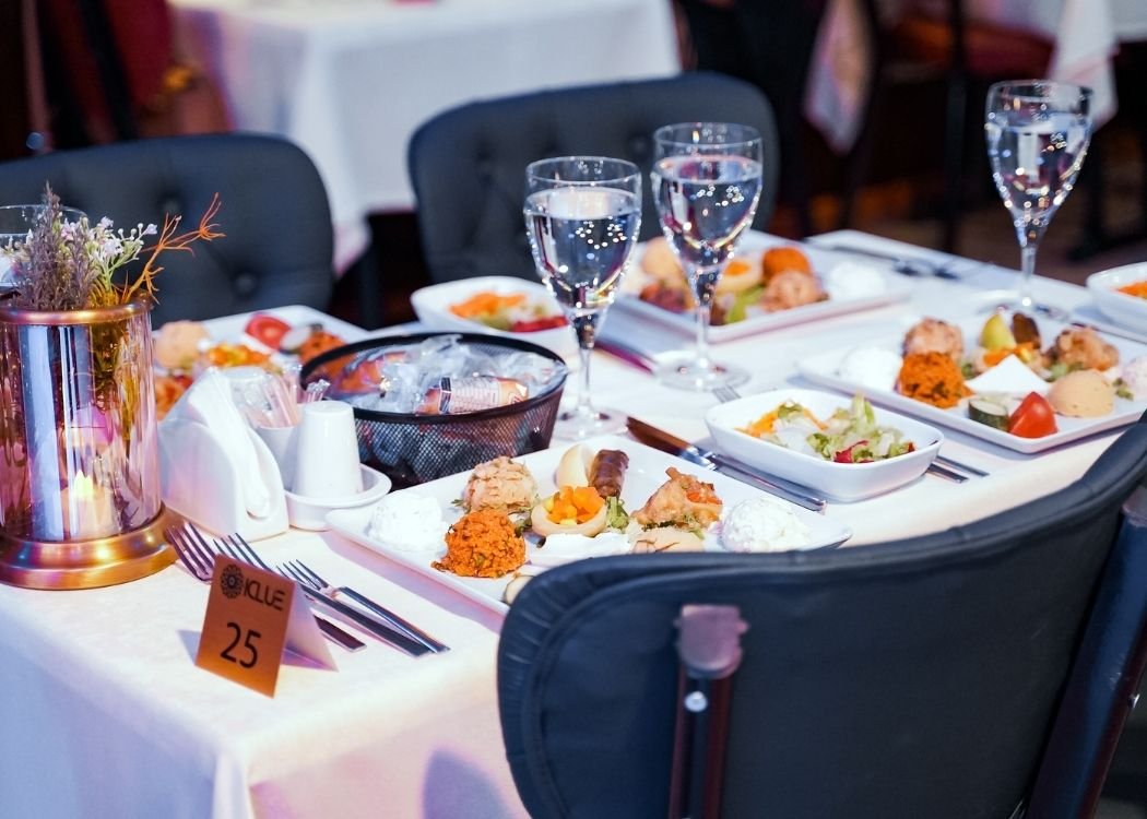 Bosphorus Evening Cruise: Turkish Dinner & Live Shows